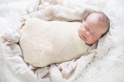 Babys pucken ⭐ Pucktuch richtig binden & Wie lange pucken?